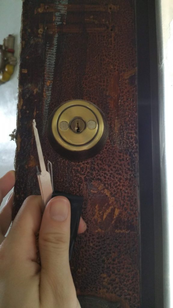 Front Door Lock - Lockpicking 101 - We Bought A Hoard