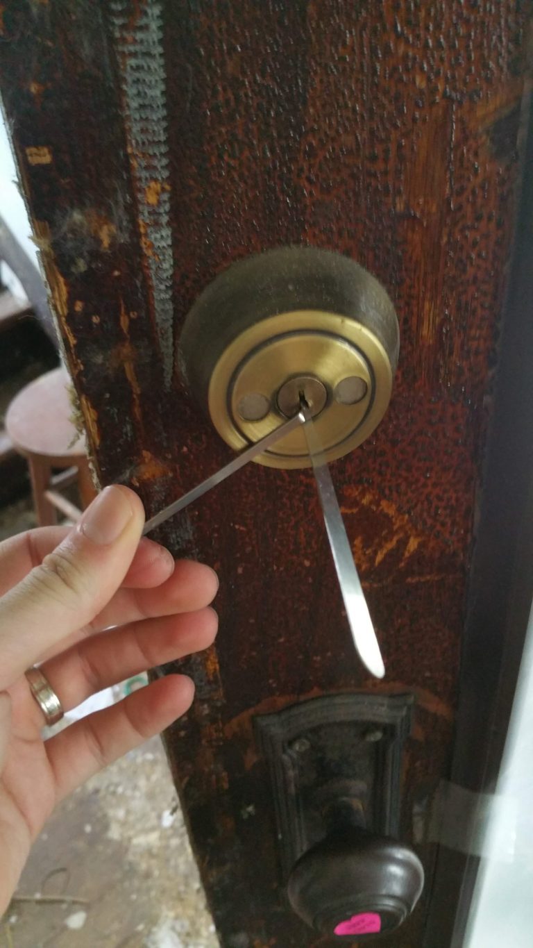 Front Door Lock - Lockpicking 101 - We Bought A Hoard